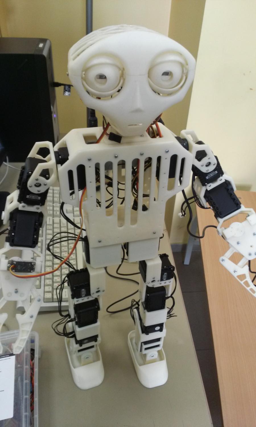 Lietuviai studentai sukūrė robotą humanoidą | Alfa.lt